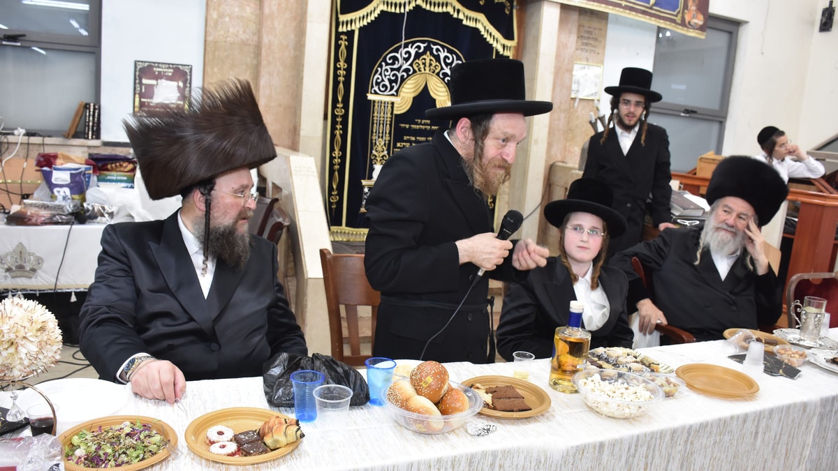 כשהדיין הבעלזאי נאם בשמחת בית אשלג ליזענסק | צפו בתיעוד | כיכר השבת