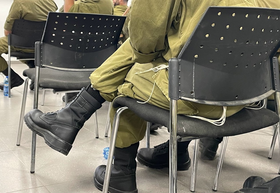 משבר הגיוס החרדי: סופר חרדי חושף סיפור אישי מטלטל | כיכר השבת