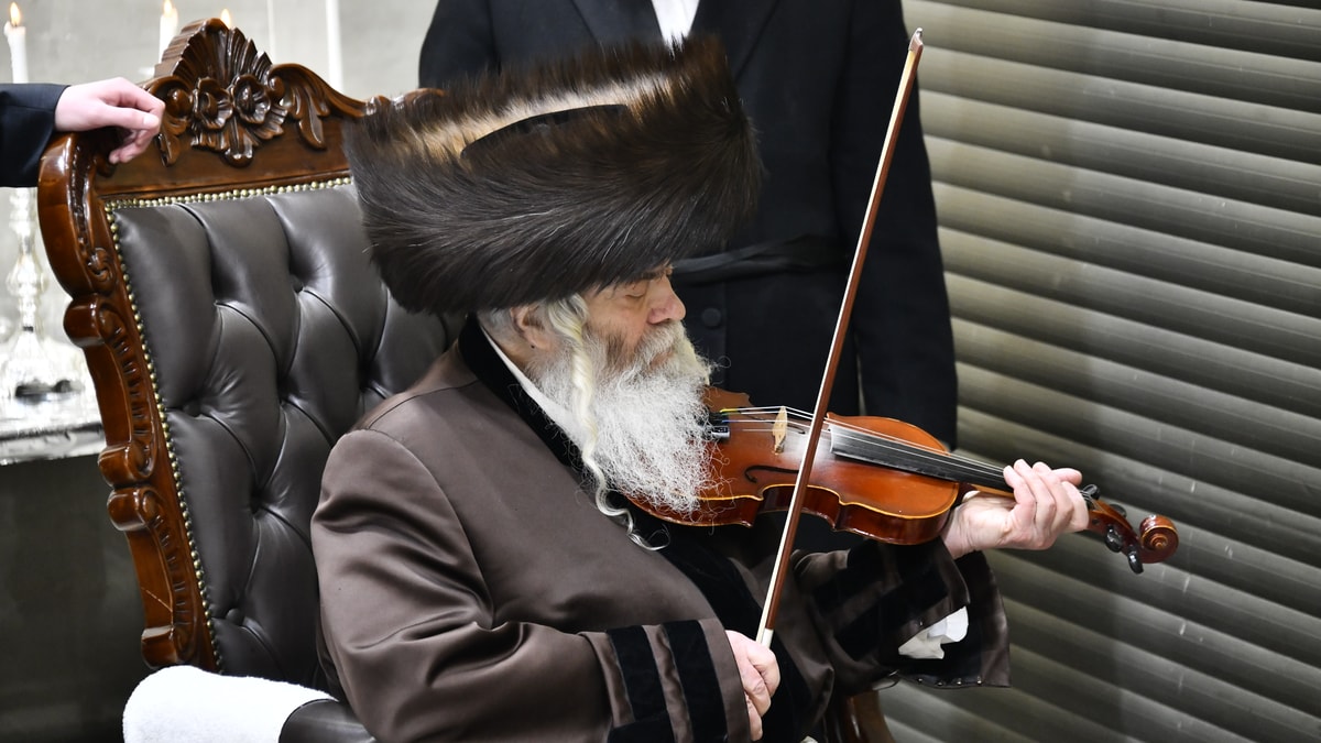 זאת חנוכה בקרעטשניף: מעמד מרכזי בירושלים עם האדמו"ר | כיכר השבת