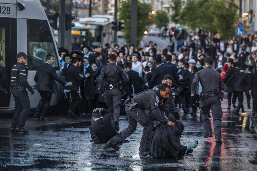 מחלוקת במשטרה: סירוב לסייע בלכידת עריקים חרדים | כיכר השבת