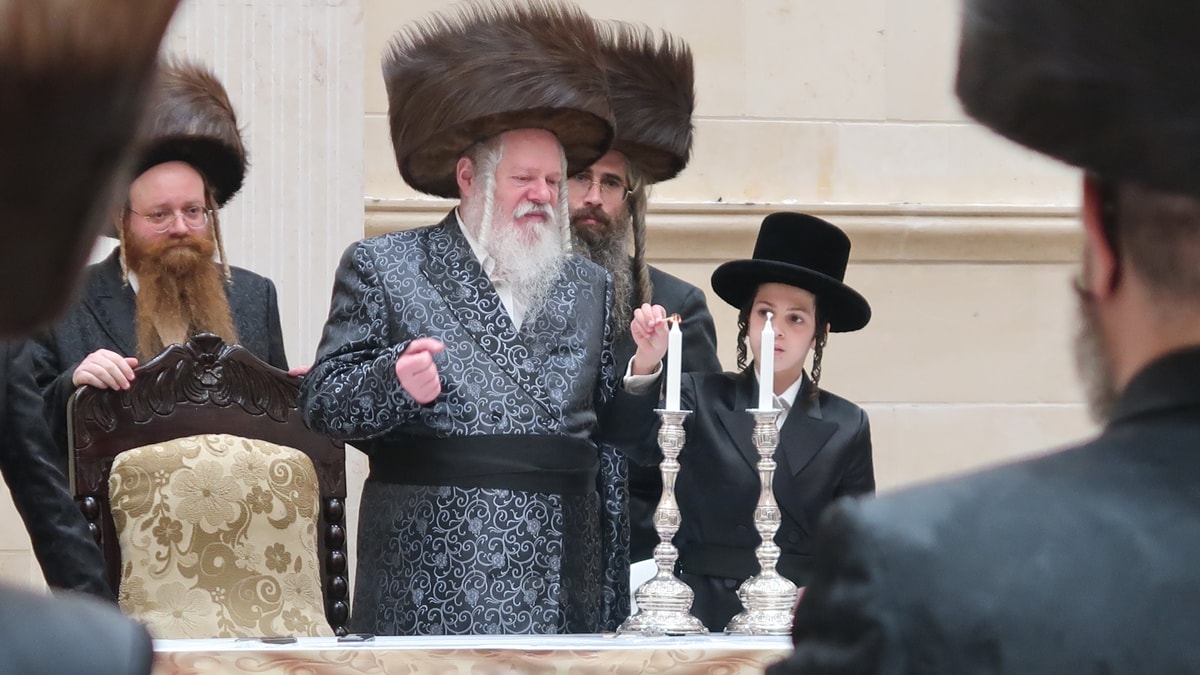 מהדלקת הנרות ועד לריקוד נלהב: כך חגגו בפרמישלאן שמחת בר המצווה לנכד ...