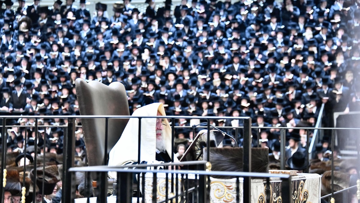 חסידות ויז'ניץ: רבבות השתתפו בסליחות הראשונות עם האדמו"ר | כיכר השבת